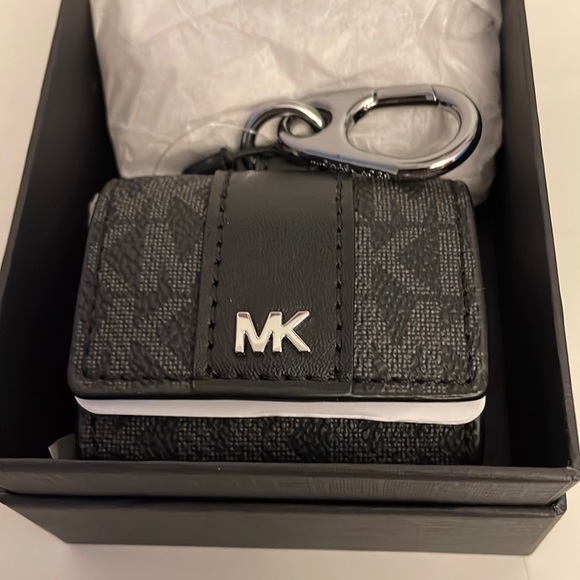 Michael Kors | Accessories | Nwt Michael Kors Hudson Logo Lanyard Case ...